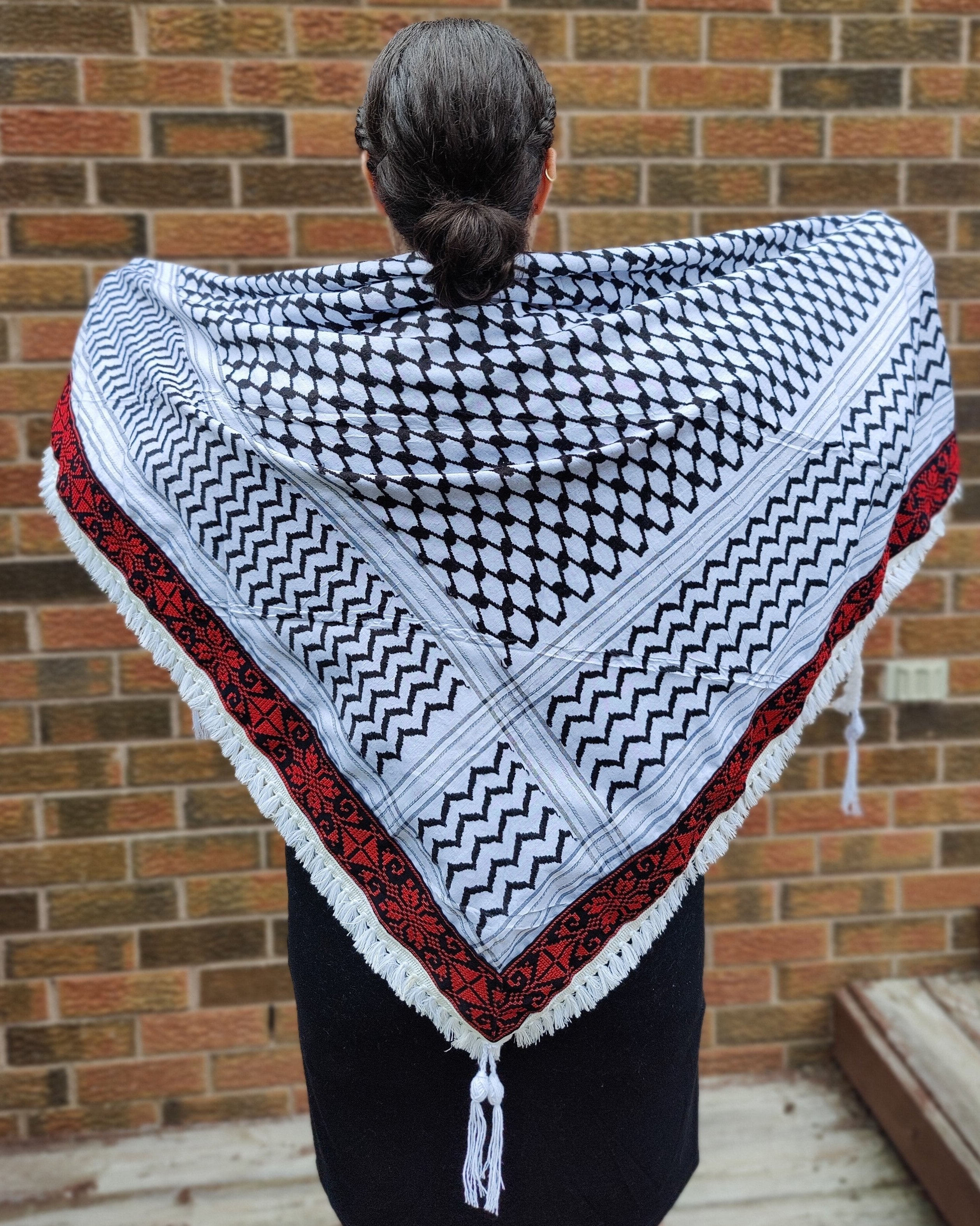 Red Tatreez Kufiya (Keffiyeh) | Triangle Shawl – HANOUTY.ca